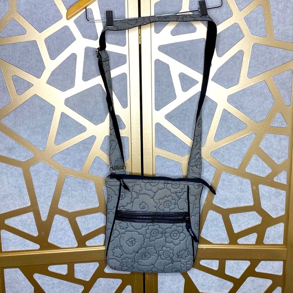 thirty-one | Bags | Thirty One Gray Quilted Poppy Floral Crossbody ...